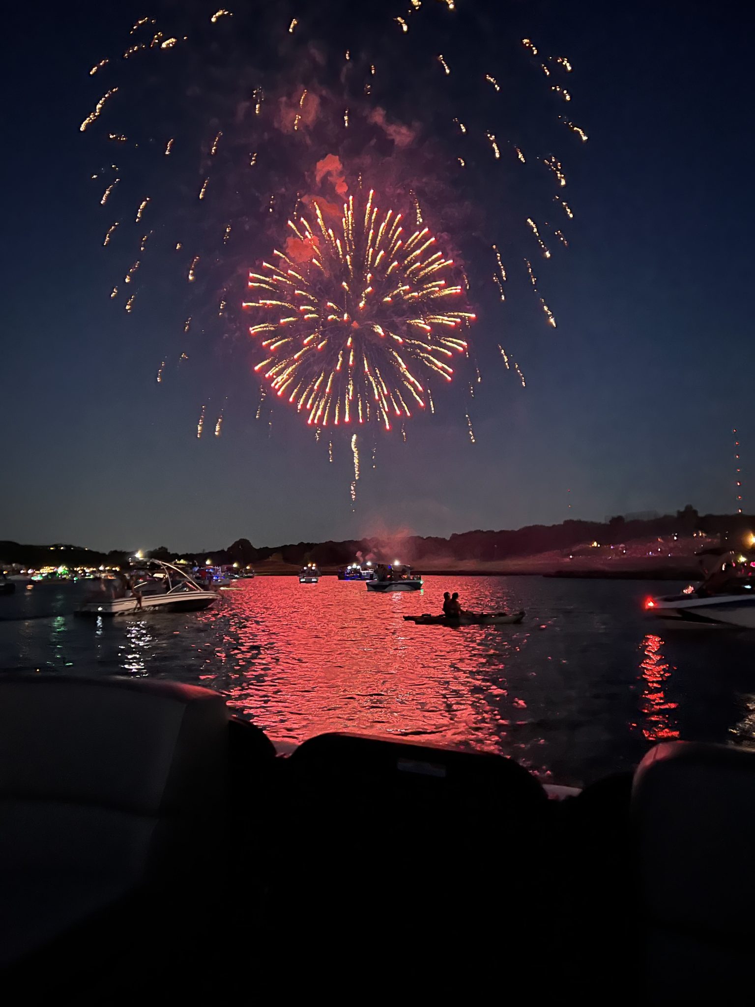 Fourth of July fireworks on Lake Travis and Lake Austin - Float On Boat ...